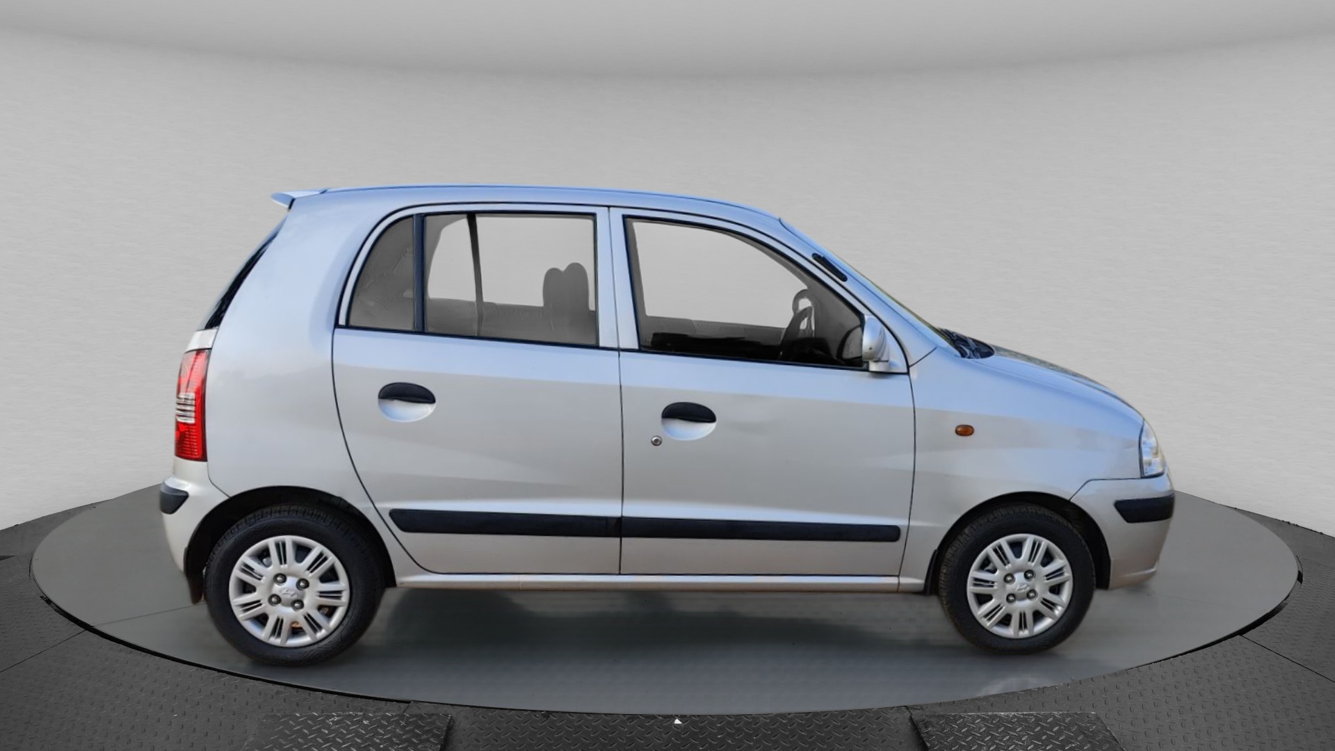 Used Hyundai Santro Xing GLS in Mysore 2013 model, India at Best Price.