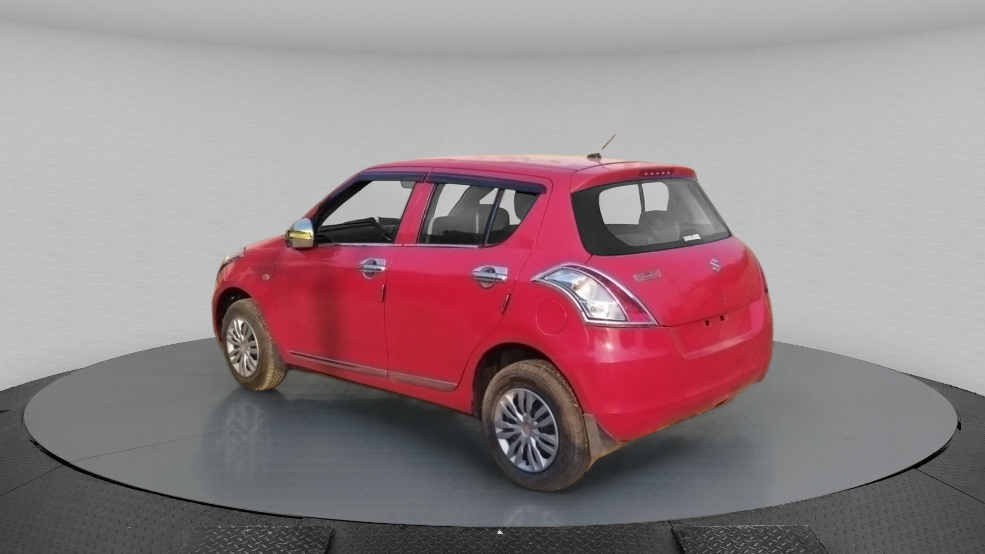 Used Maruti Suzuki Swift LDI in Jaunpur 2017 model, India at Best Price.