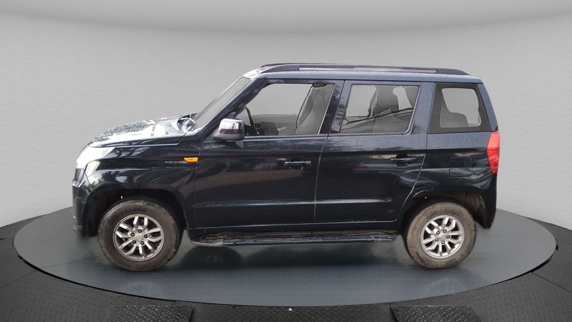 Used Mahindra TUV300 T8 in Ernakulam 2016 model, India at Best Price.