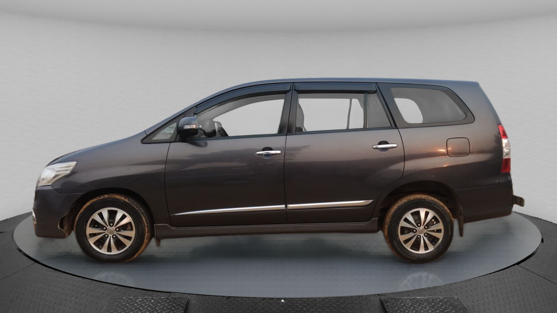 Toyota Innova 2.5 Vx 7 Str Bs Iv - Mahindra First Choice