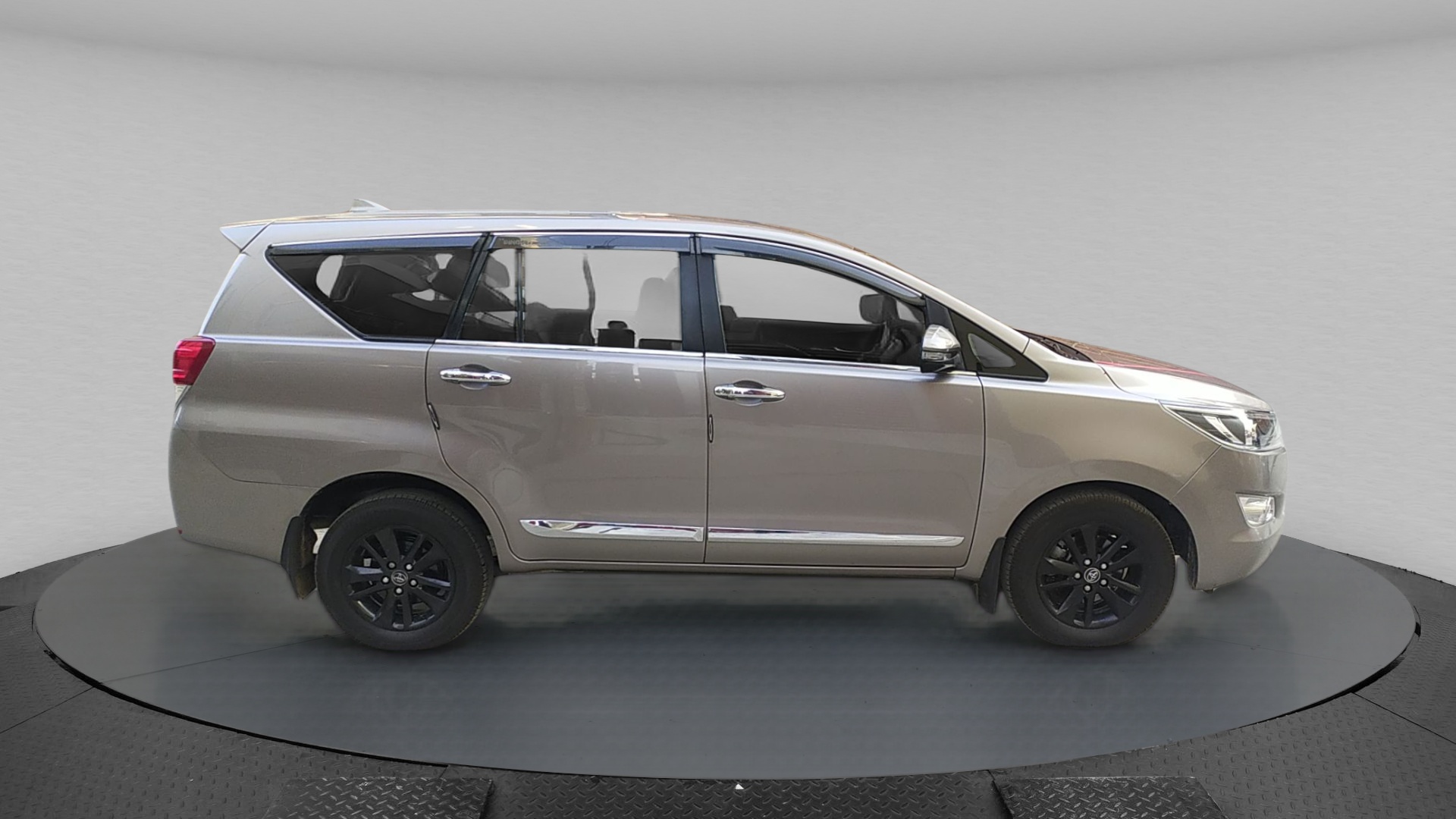 Used Toyota Innova Crysta 2.8 GX AT 8-Seater in Gurgaon 2018 model ...