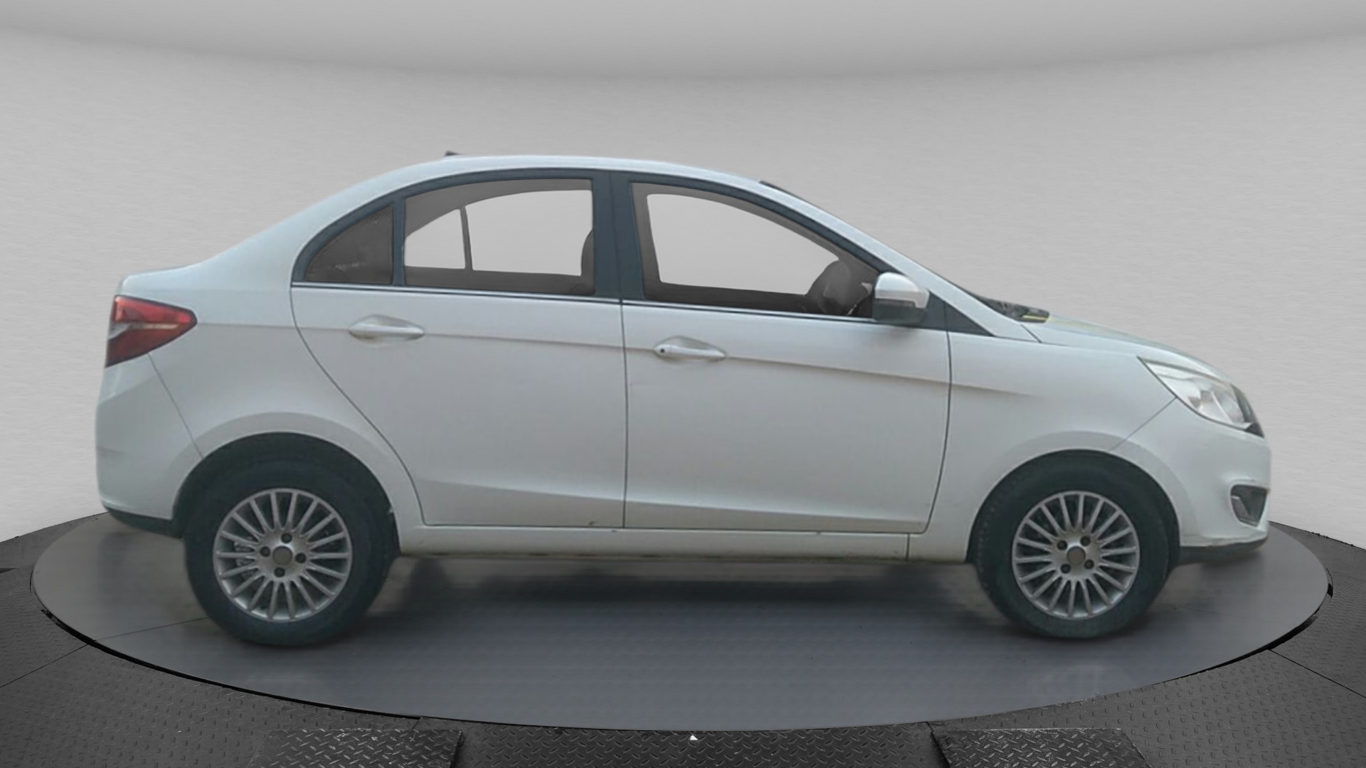 Used Tata Zest XMS Petrol in Pathankot 2014 model, India at Best Price.