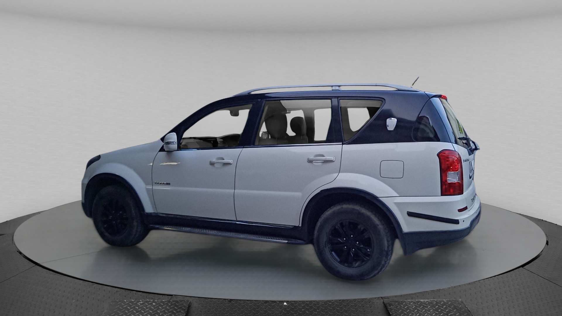 Used SsangYong Rexton W RX7 in Dehradun 2015 model, India at Best Price.