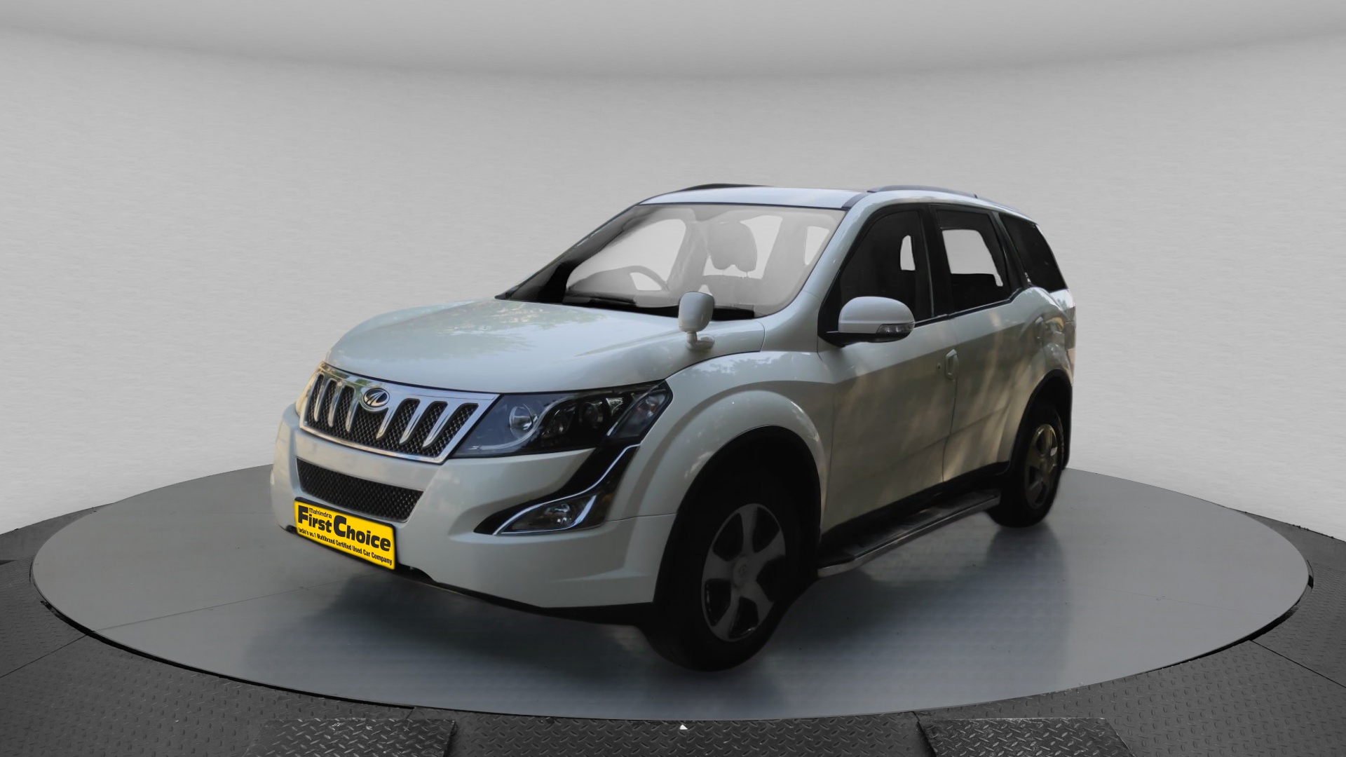 Used Mahindra XUV500 W6 AT in Agra 2016 model, India at Best Price.