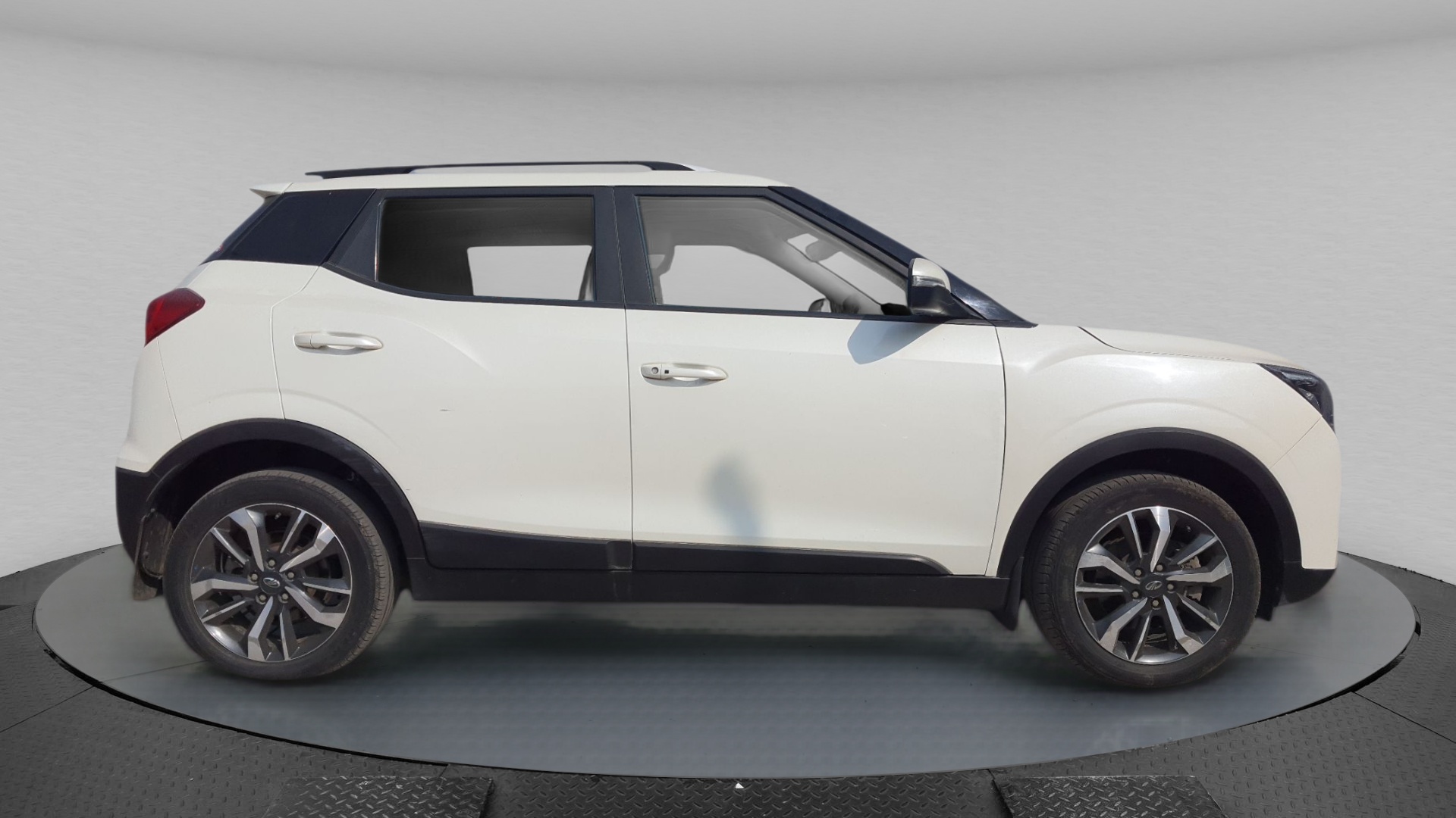 Used Mahindra XUV300 W8 (O) Diesel in Jamnagar 2019 model, India at ...