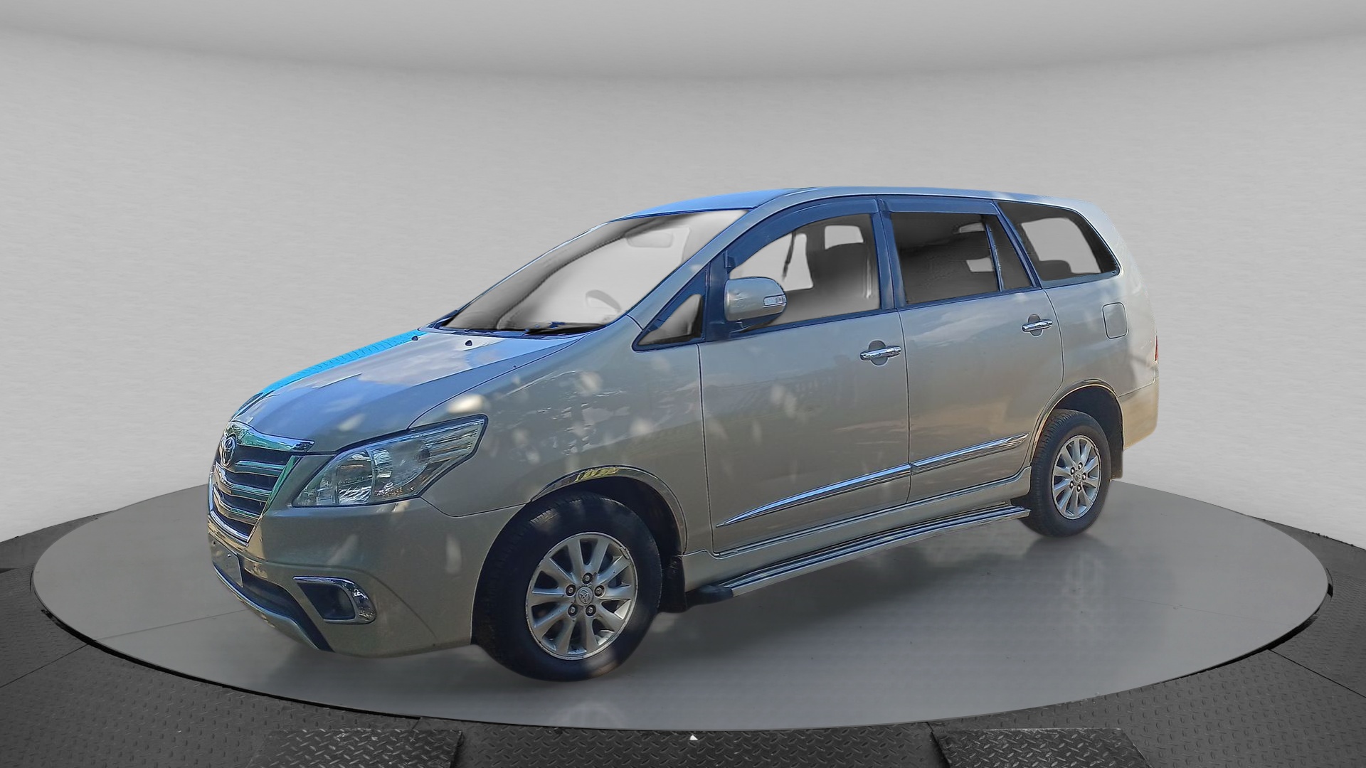 Used Toyota Innova 2.5 V in Hyderabad 2013 model, India at Best Price.
